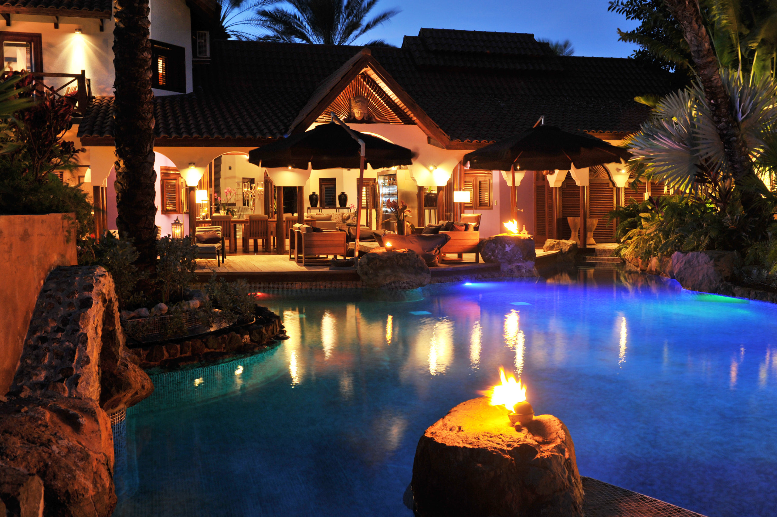 Experience the Luxury of Curaçao - The Chic Icon