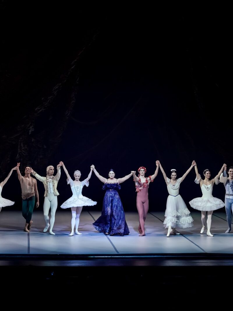 Chic Icon - Luxury Lifestyle Magazine