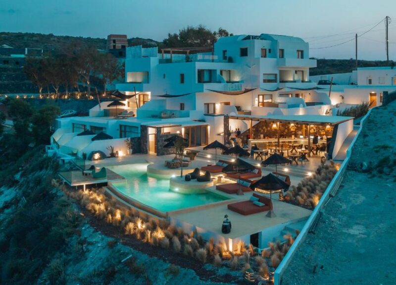Divino Caldera: New Boho-Style Hotel in Santorini - The Chic Icon