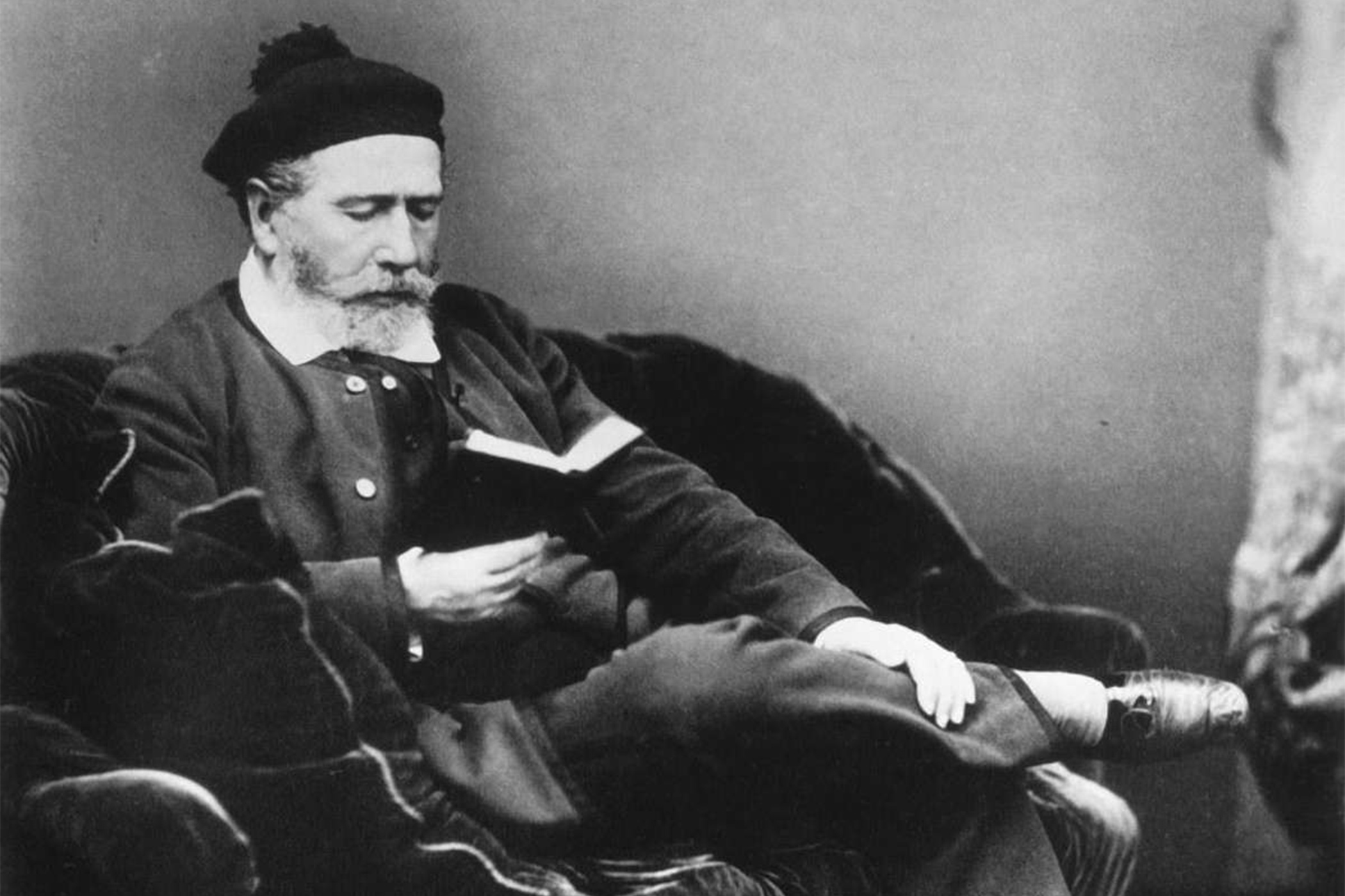 Cartier: A Legacy of Elegance and Opulence - The Chic Icon