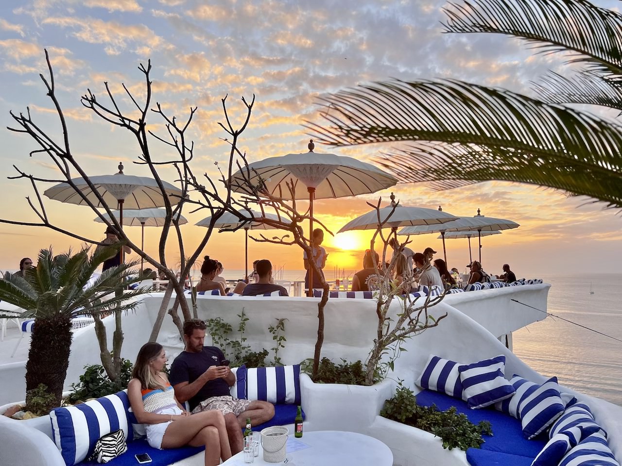 Morabito Art Cliff, A Jewel By The Sea - The Chic Icon