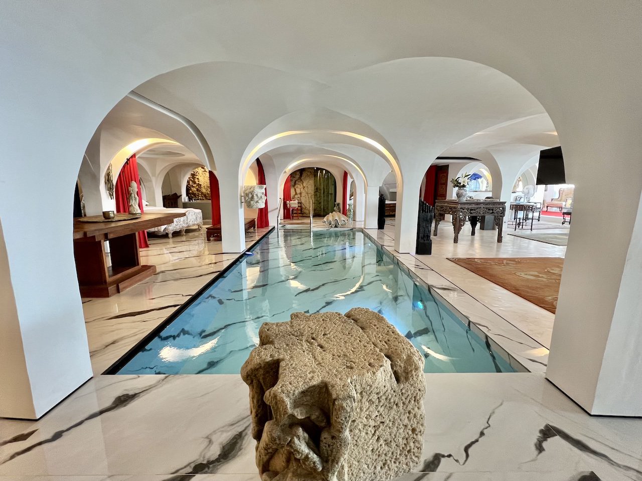 Morabito Art Cliff, A Jewel By The Sea - The Chic Icon